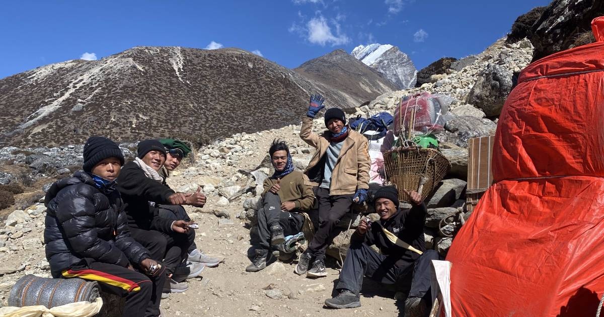 How to Treat Guide, Porter, Driver, and Office Personnel